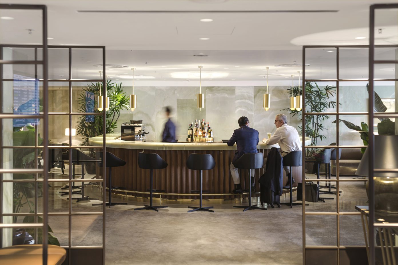 A Comprehensive Guide to Oneworld Lounge Access - Travelling on Points